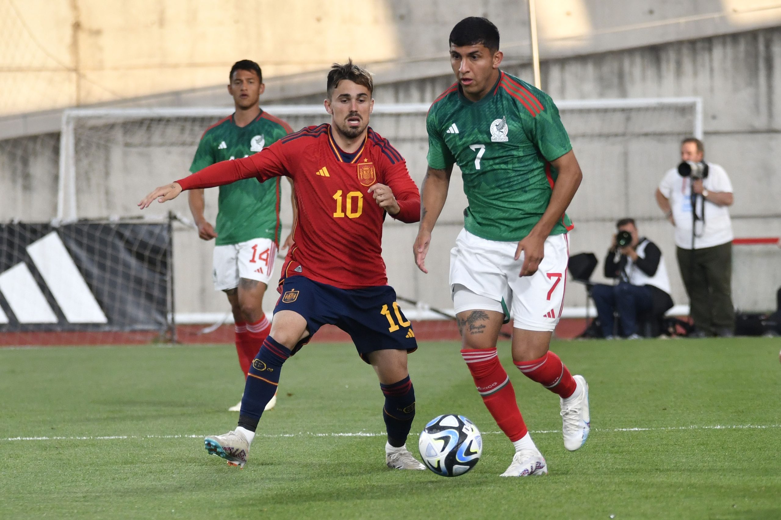 La Rojita no puede con una pobre Selección Mexicana - VIP Deportivo